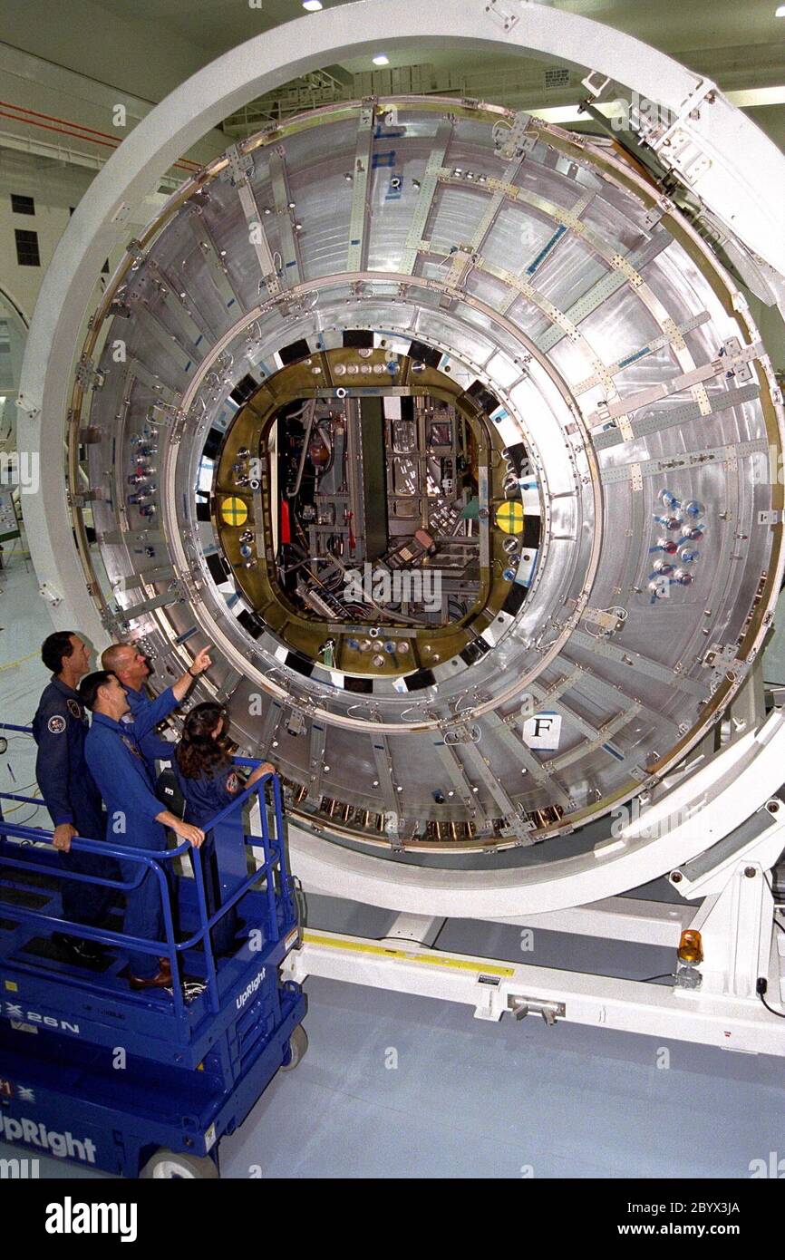 Sts 88 crew hi-res stock photography and images - Alamy