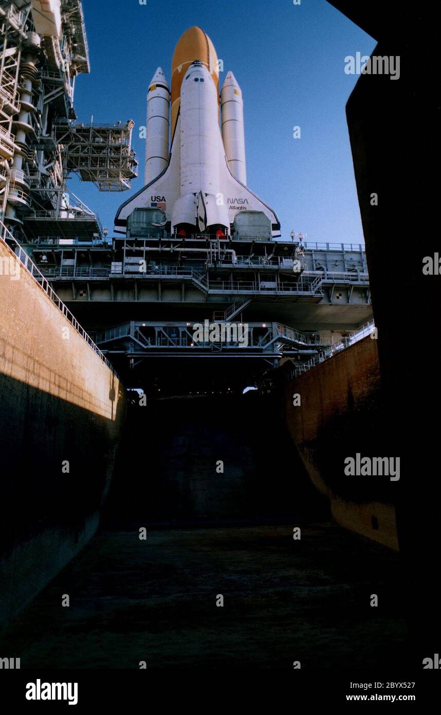 Mobile launcher platform hi-res stock photography and images - Alamy