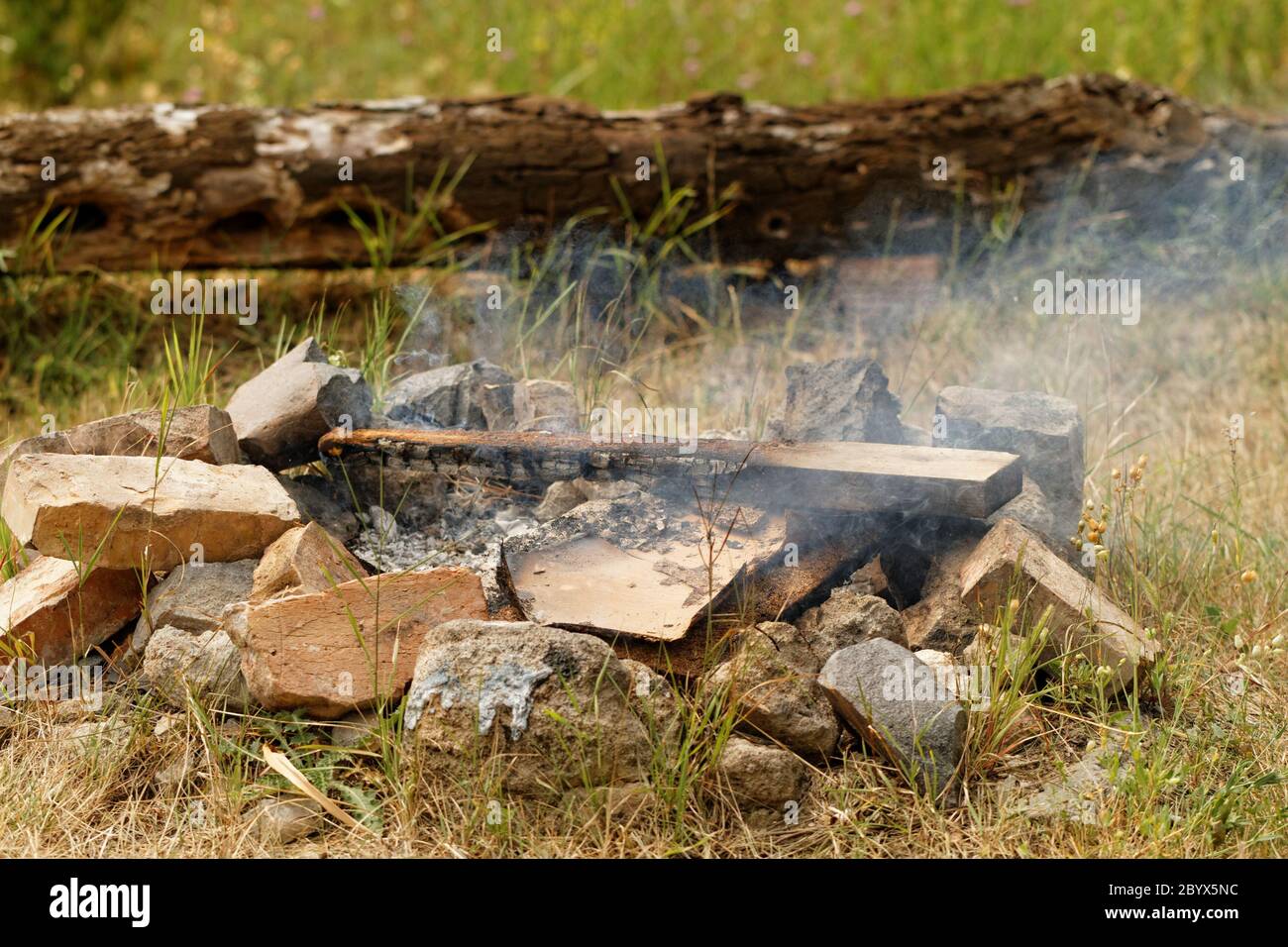 Outdoor fire burning garden hi-res stock photography and images - Alamy