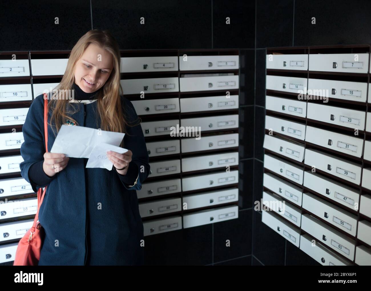 Person reading letter hi-res stock photography and images - Alamy