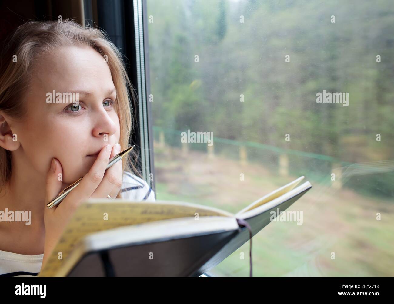 Woman take note on notebook hi-res stock photography and images - Alamy