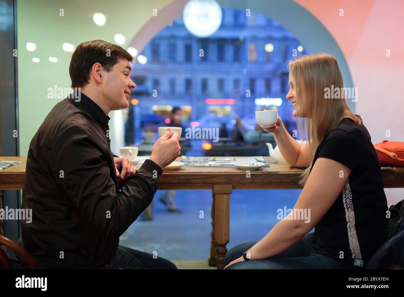 Conversation over coffee hi-res stock photography and images - Alamy