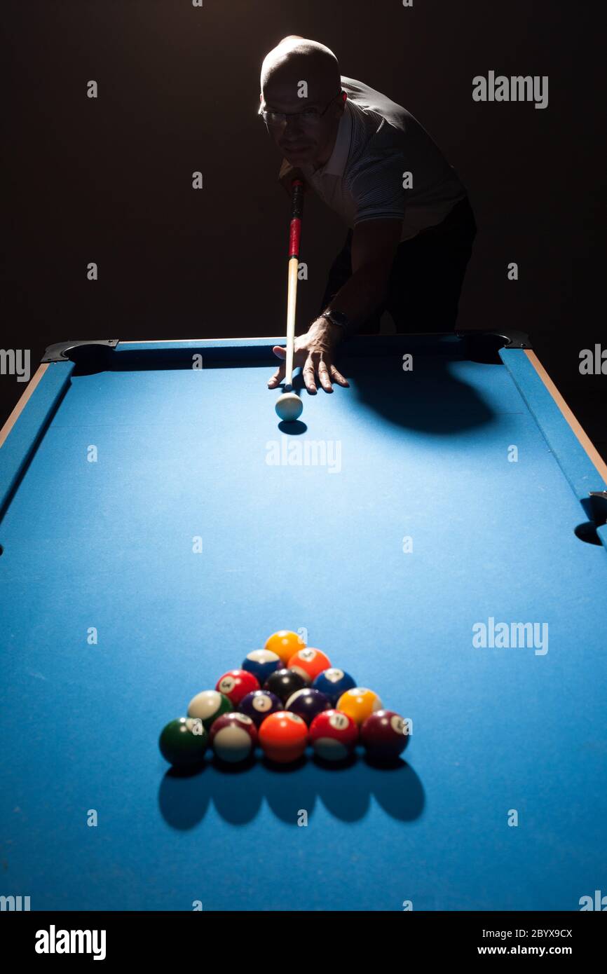 Man playing a game of pool Stock Photo - Alamy