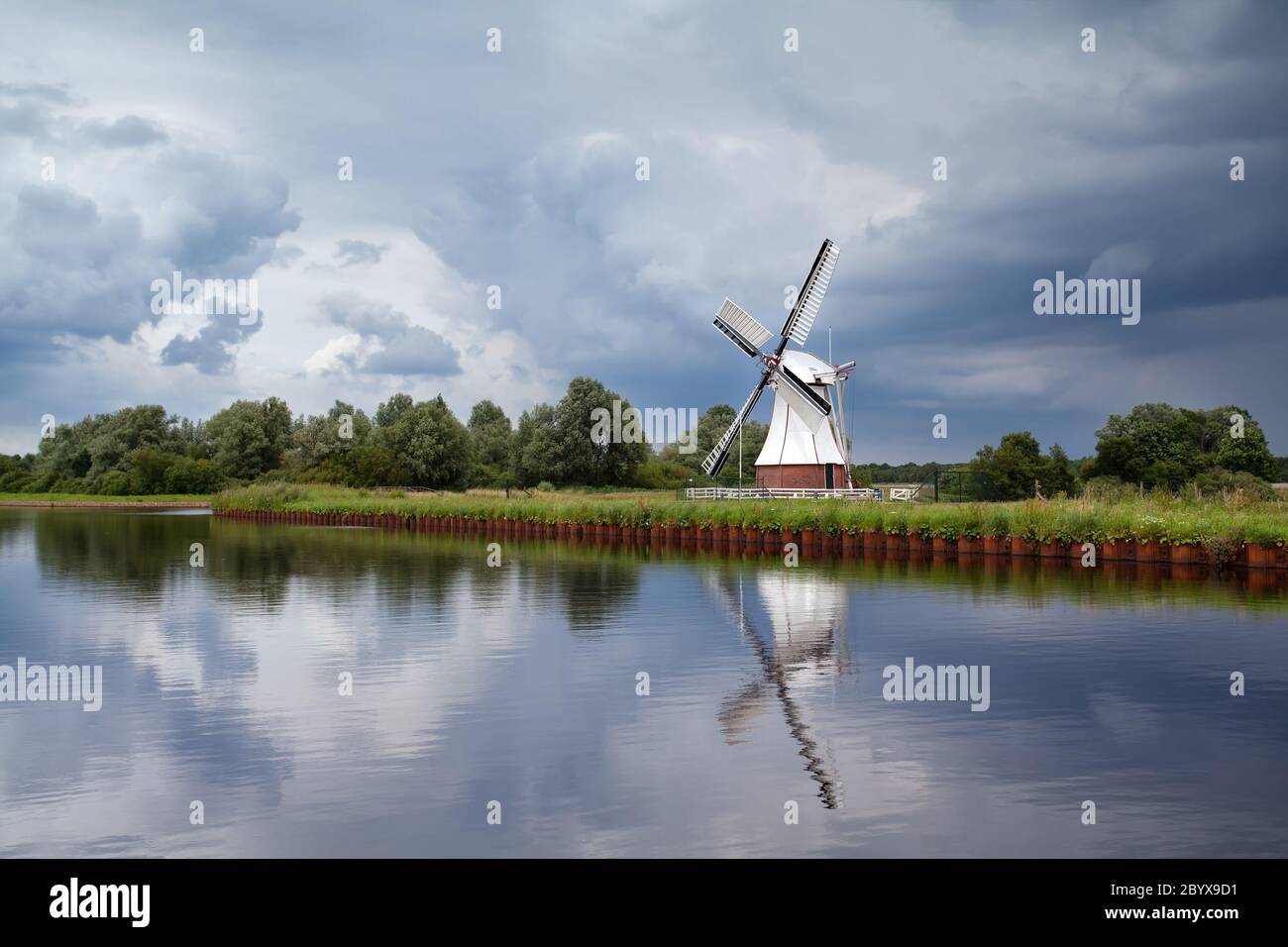 White windmill hi-res stock photography and images - Alamy