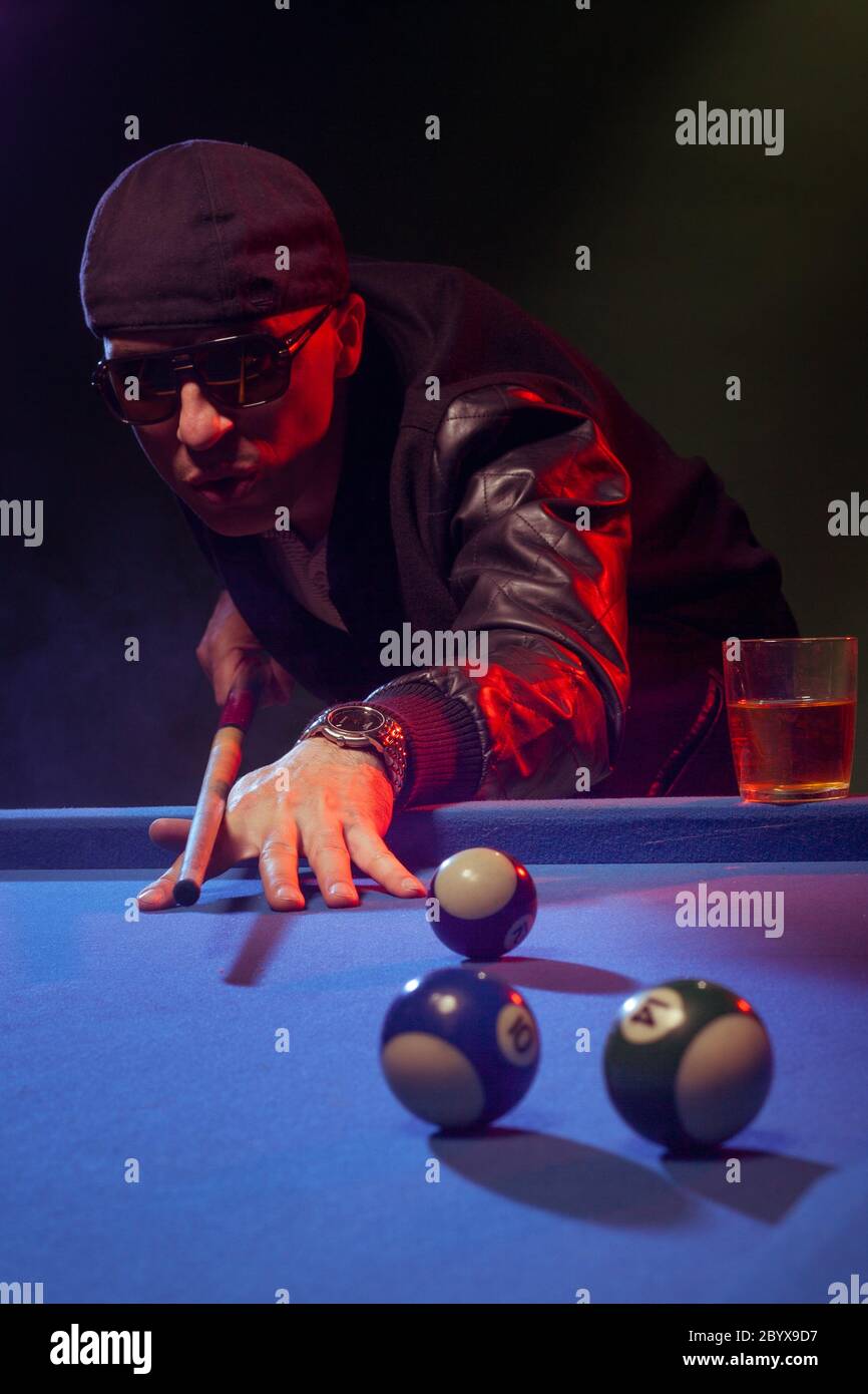 Pool player hi-res stock photography and images - Alamy