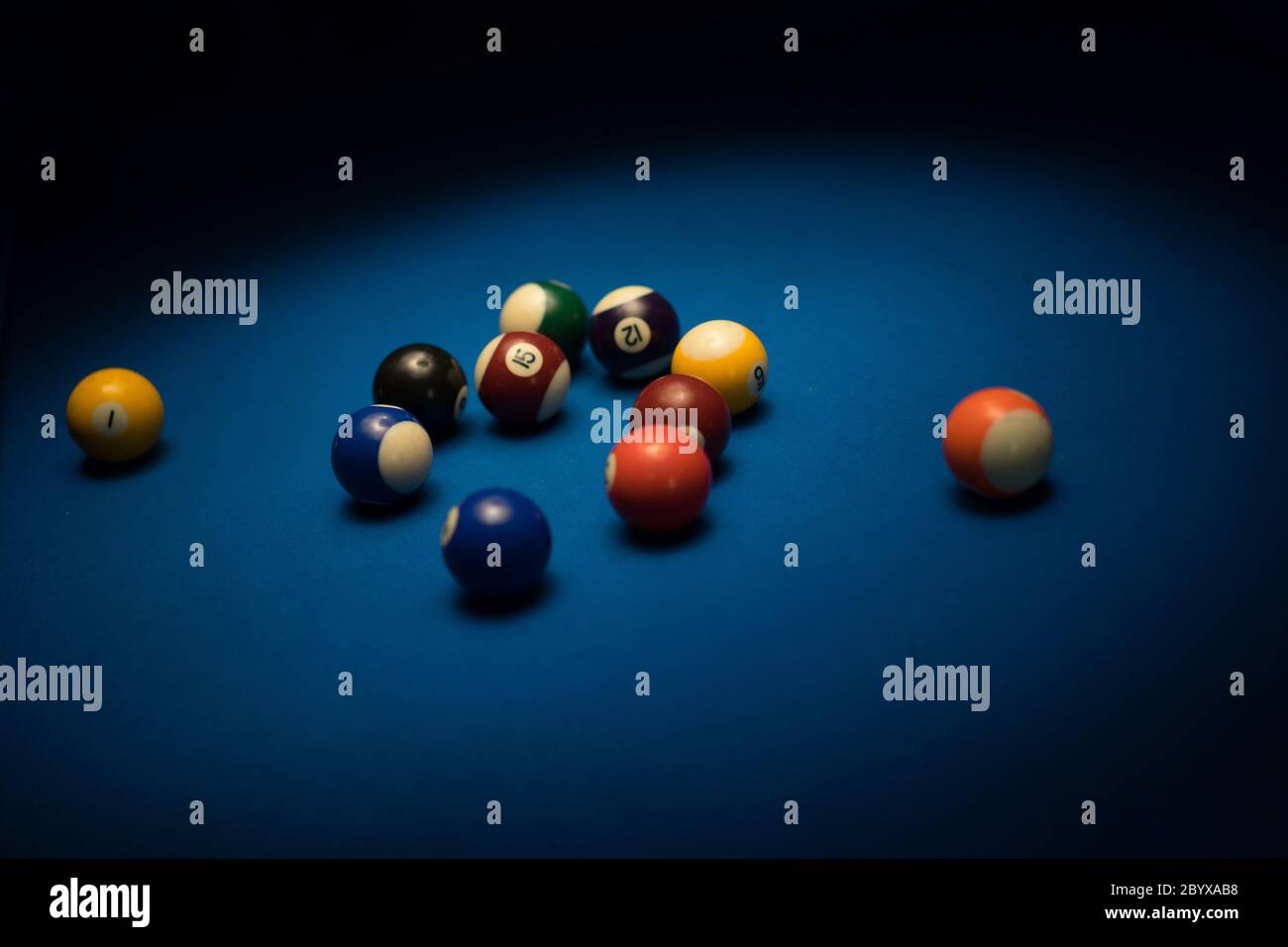 Pool balls scattered on a pool table Stock Photo - Alamy