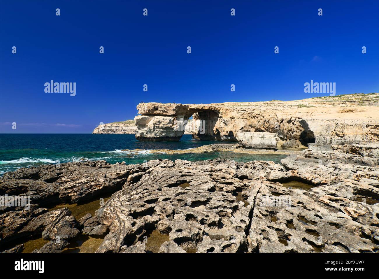 Horizontal window hi-res stock photography and images - Alamy