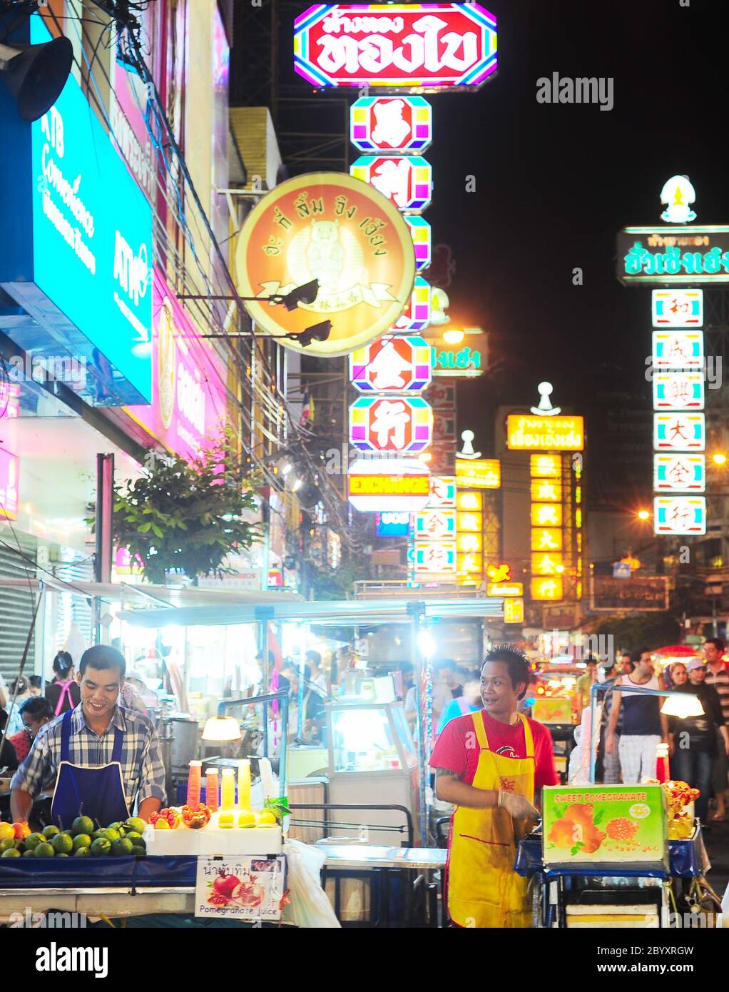 Yaowarat road bangkok hi-res stock photography and images - Alamy
