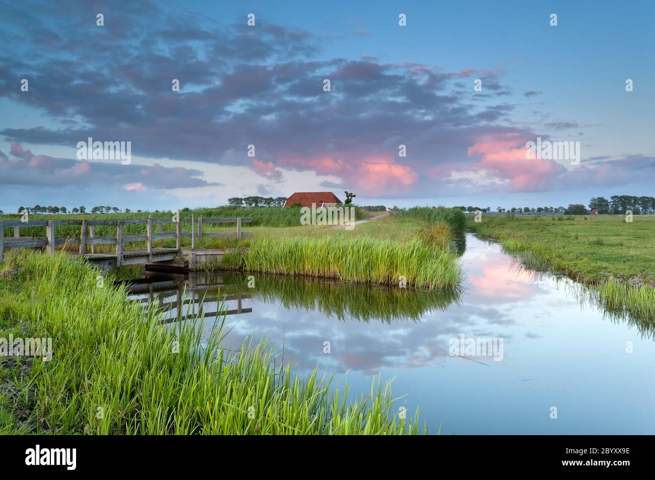 Farmland by river hi-res stock photography and images - Alamy