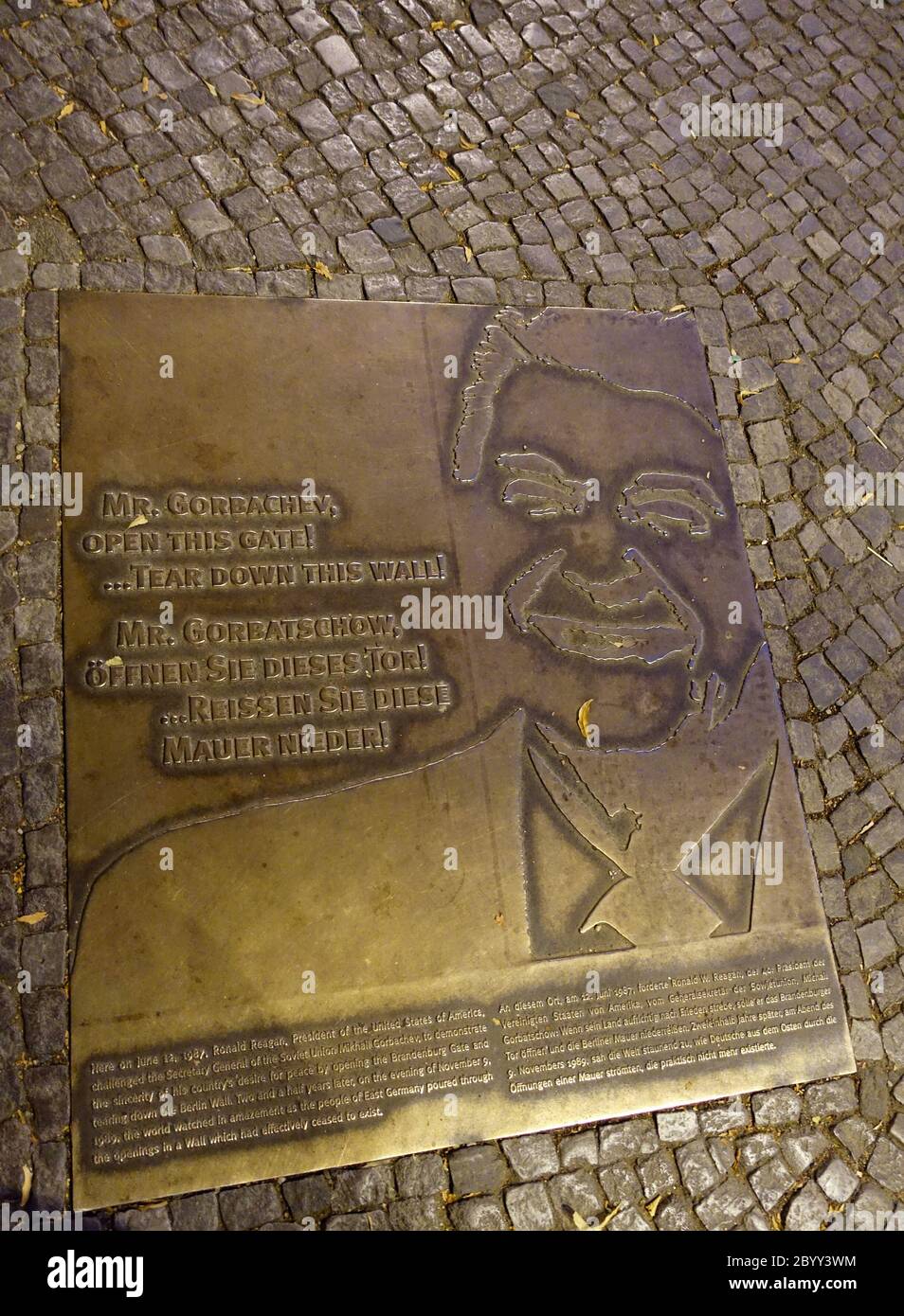 Ronald regan berlin wall hi-res stock photography and images - Alamy