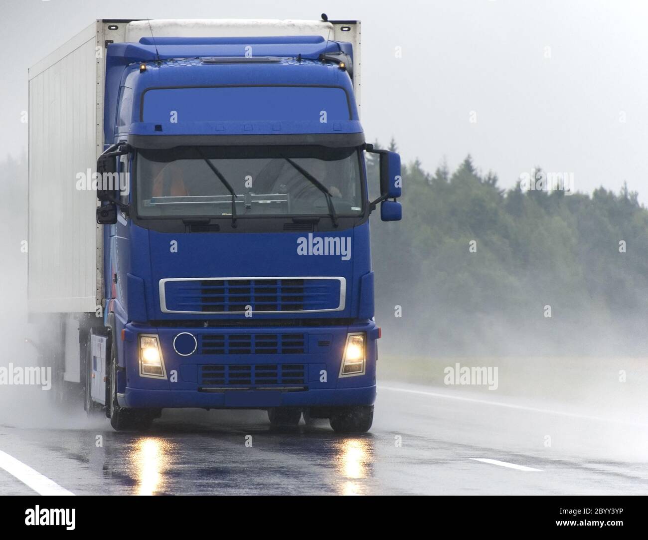 Shipping container on lorry hi-res stock photography and images - Alamy
