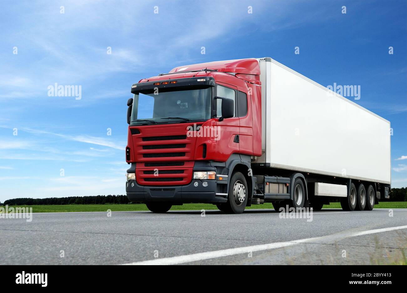 Red lorry hi-res stock photography and images - Alamy