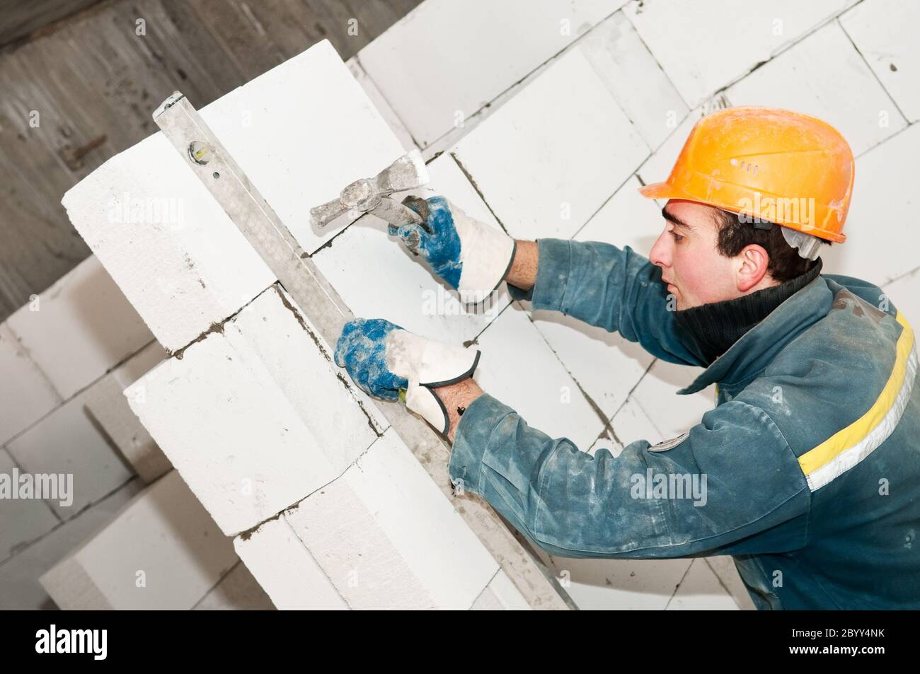 construction mason worker bricklayer Stock Photo - Alamy