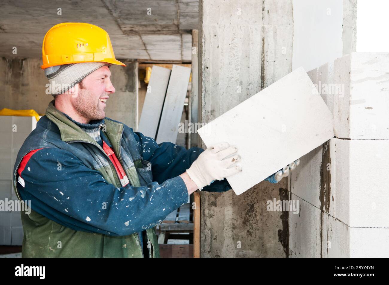 construction mason worker bricklayer Stock Photo - Alamy