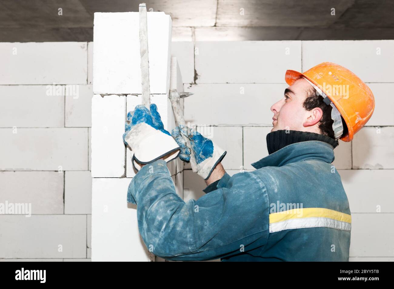 construction mason worker bricklayer Stock Photo - Alamy