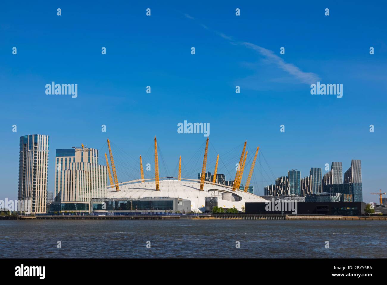 London arena in docklands hi-res stock photography and images - Alamy