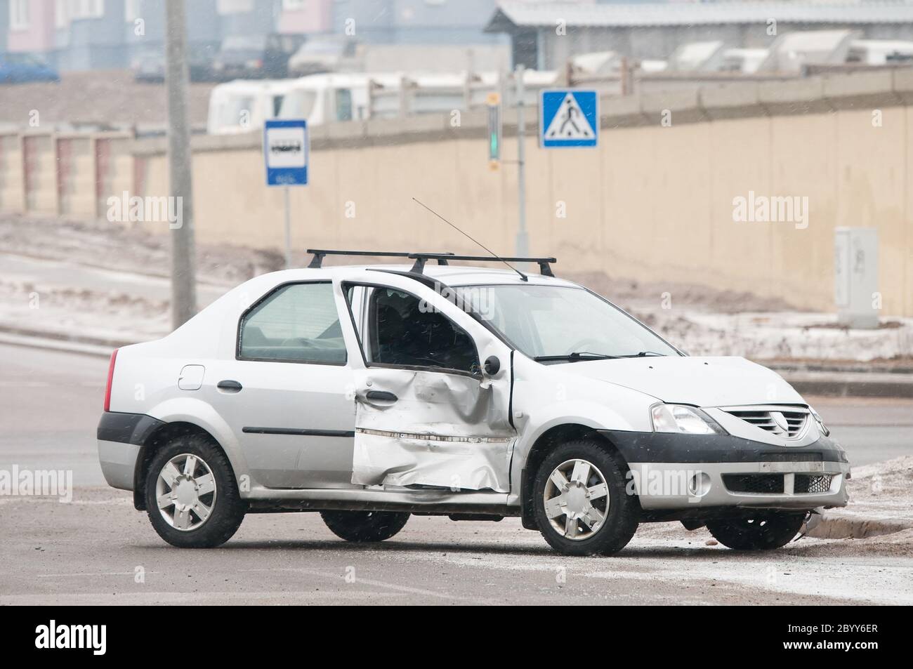 Car front damaged hi-res stock photography and images - Alamy
