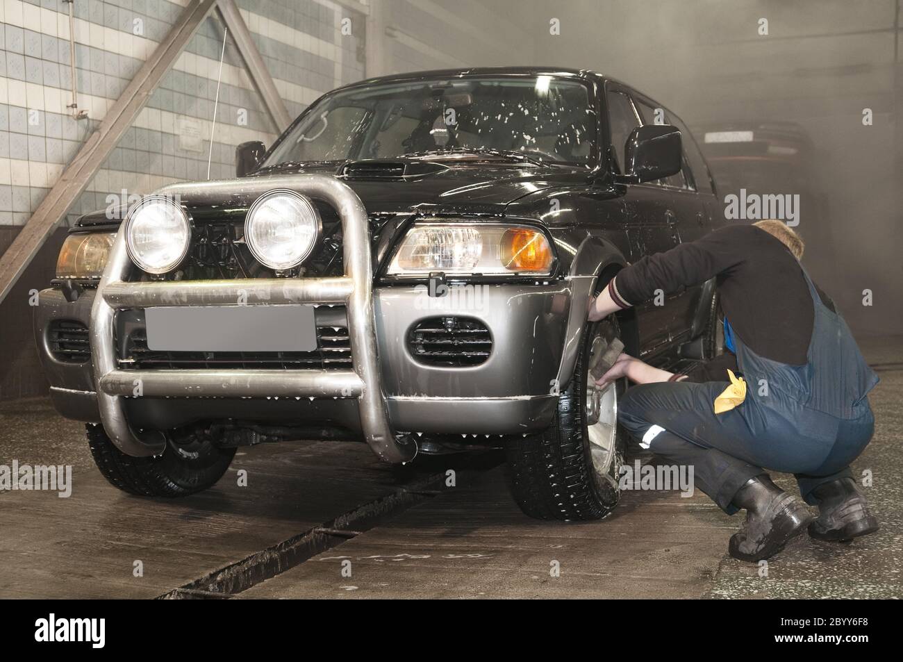 manual car washing Stock Photo - Alamy