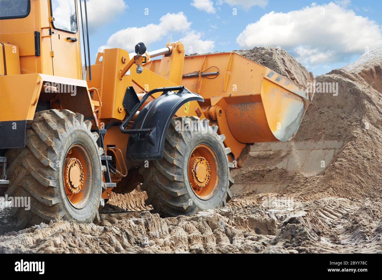 Wheel loader machine Stock Photo - Alamy