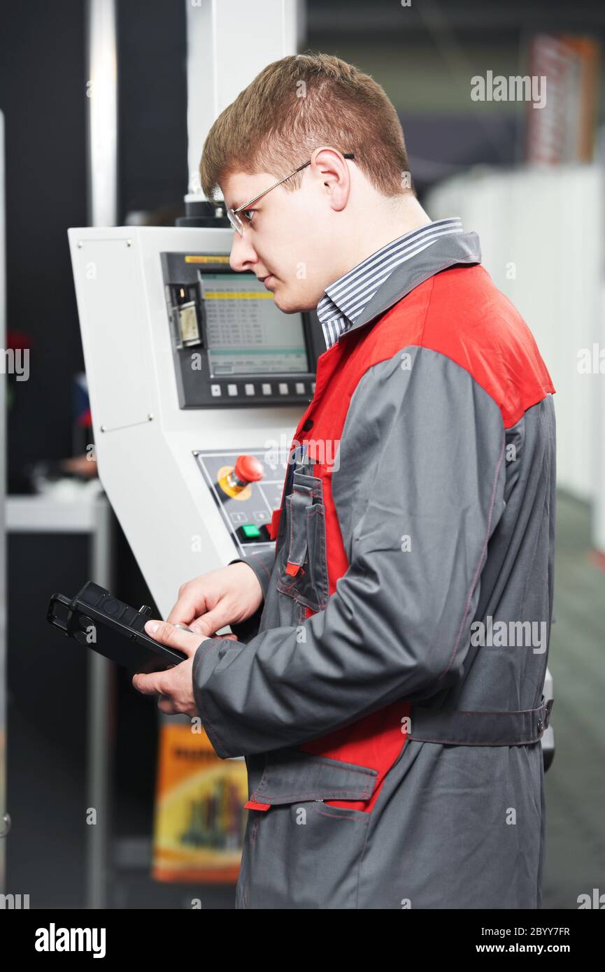 Machining mechanic hi-res stock photography and images - Alamy
