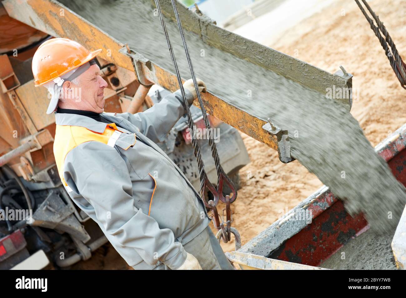 concrete pouring work Stock Photo - Alamy