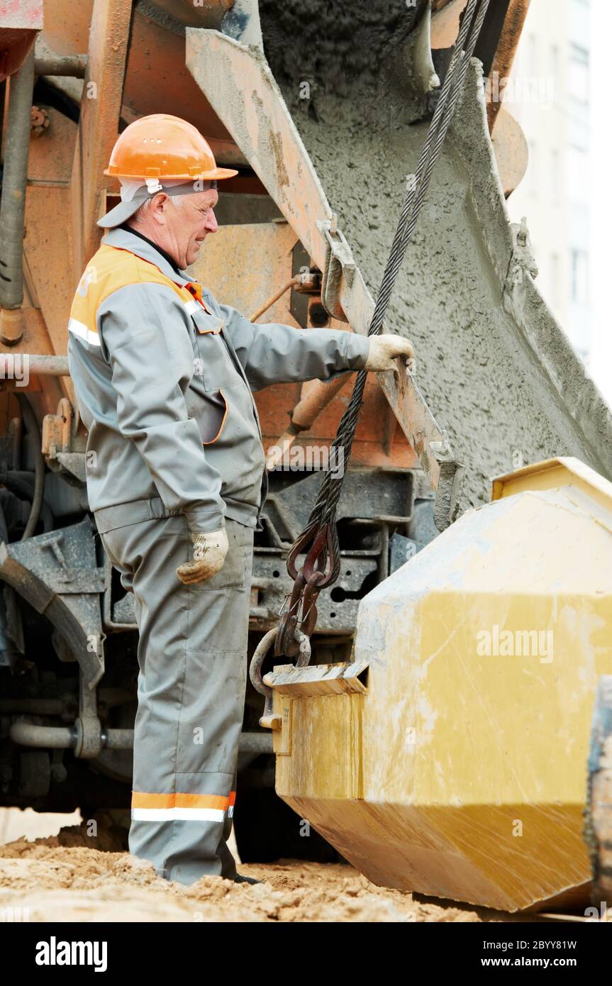 concrete pouring work Stock Photo - Alamy