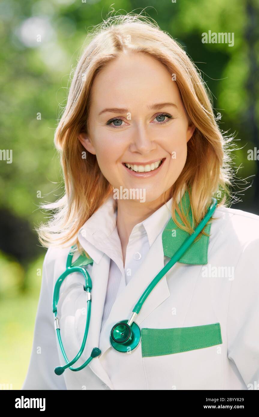 woman doctor outdoors Stock Photo - Alamy