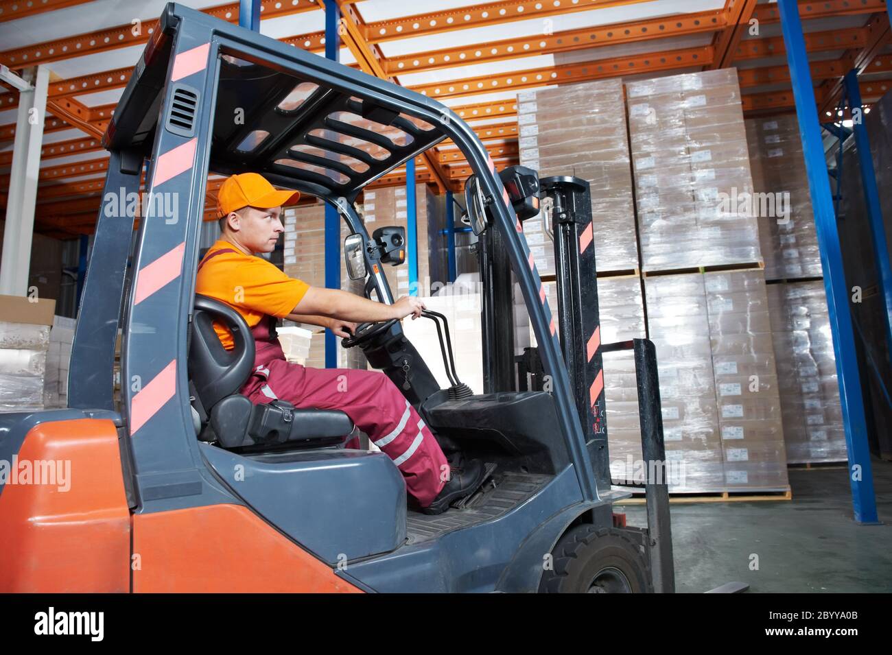 Worker working loader manufacturing hi-res stock photography and images ...