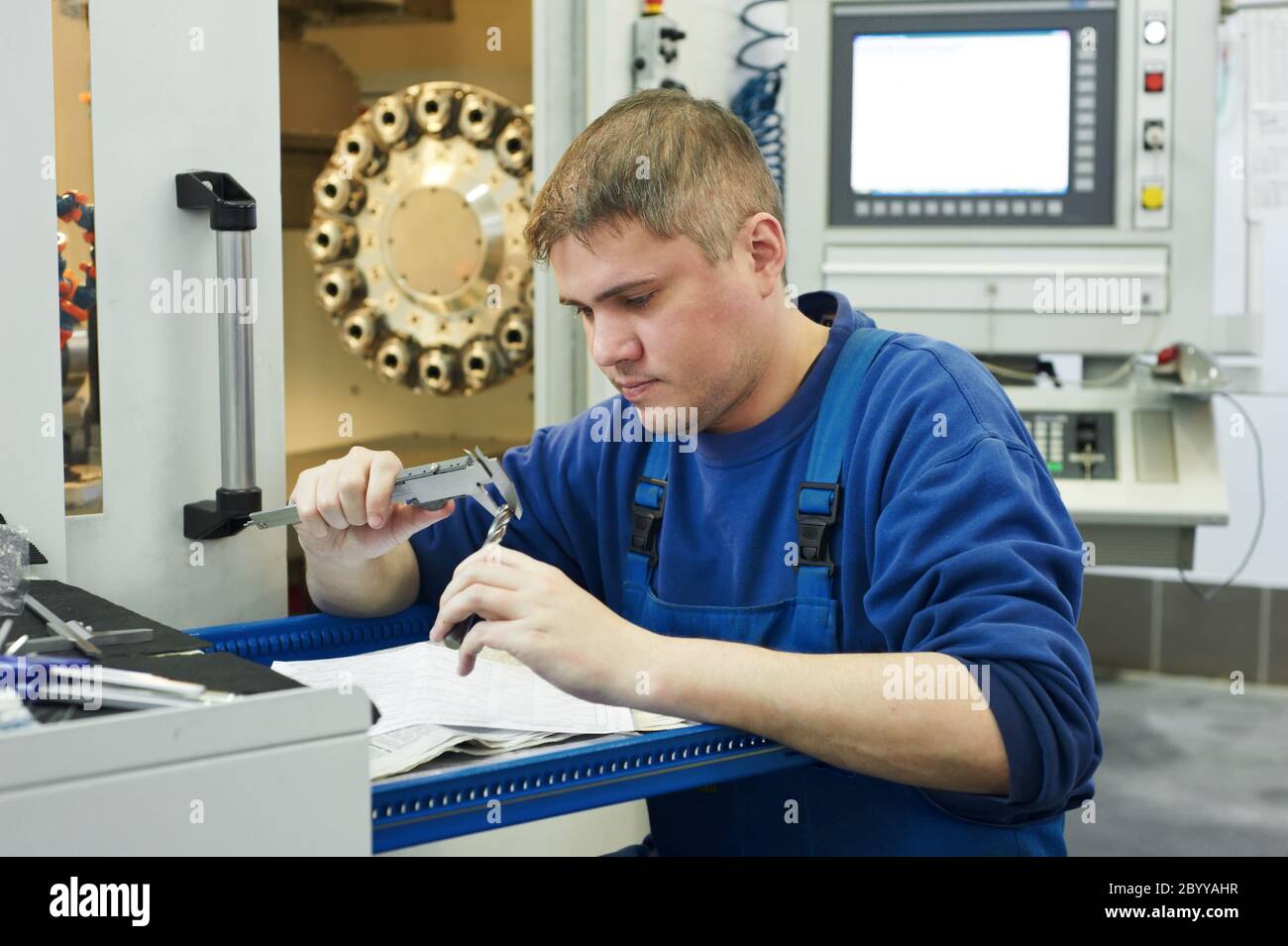 Worker operative hi-res stock photography and images - Alamy
