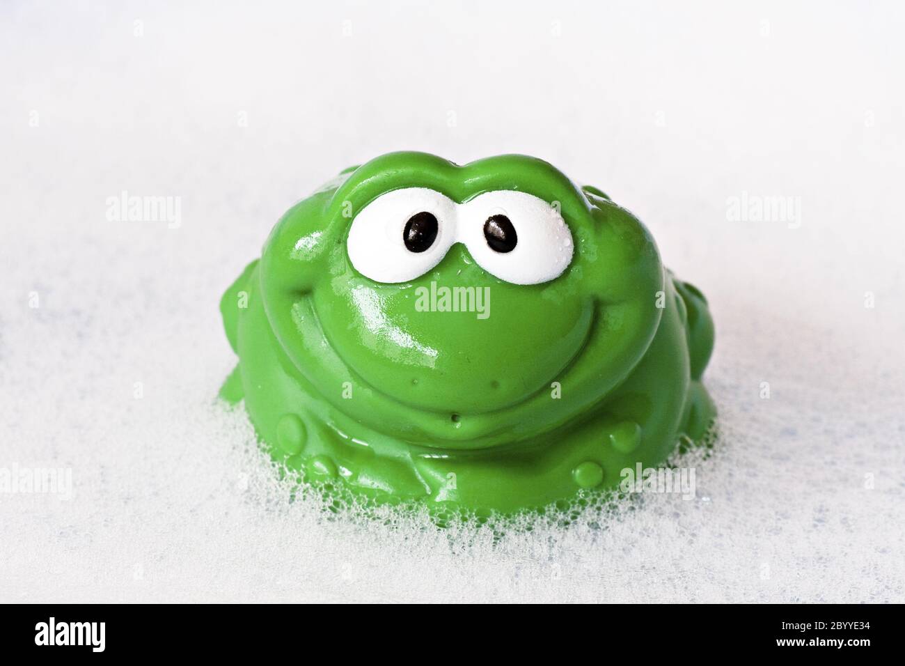 Frog in shower hi-res stock photography and images - Alamy