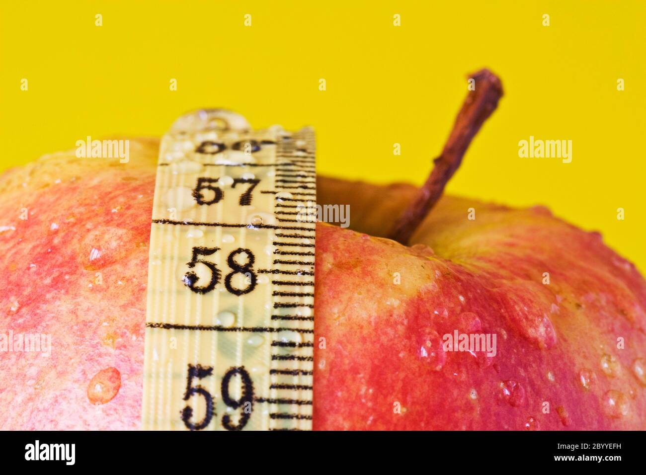 apple and measuring tape Stock Photo - Alamy