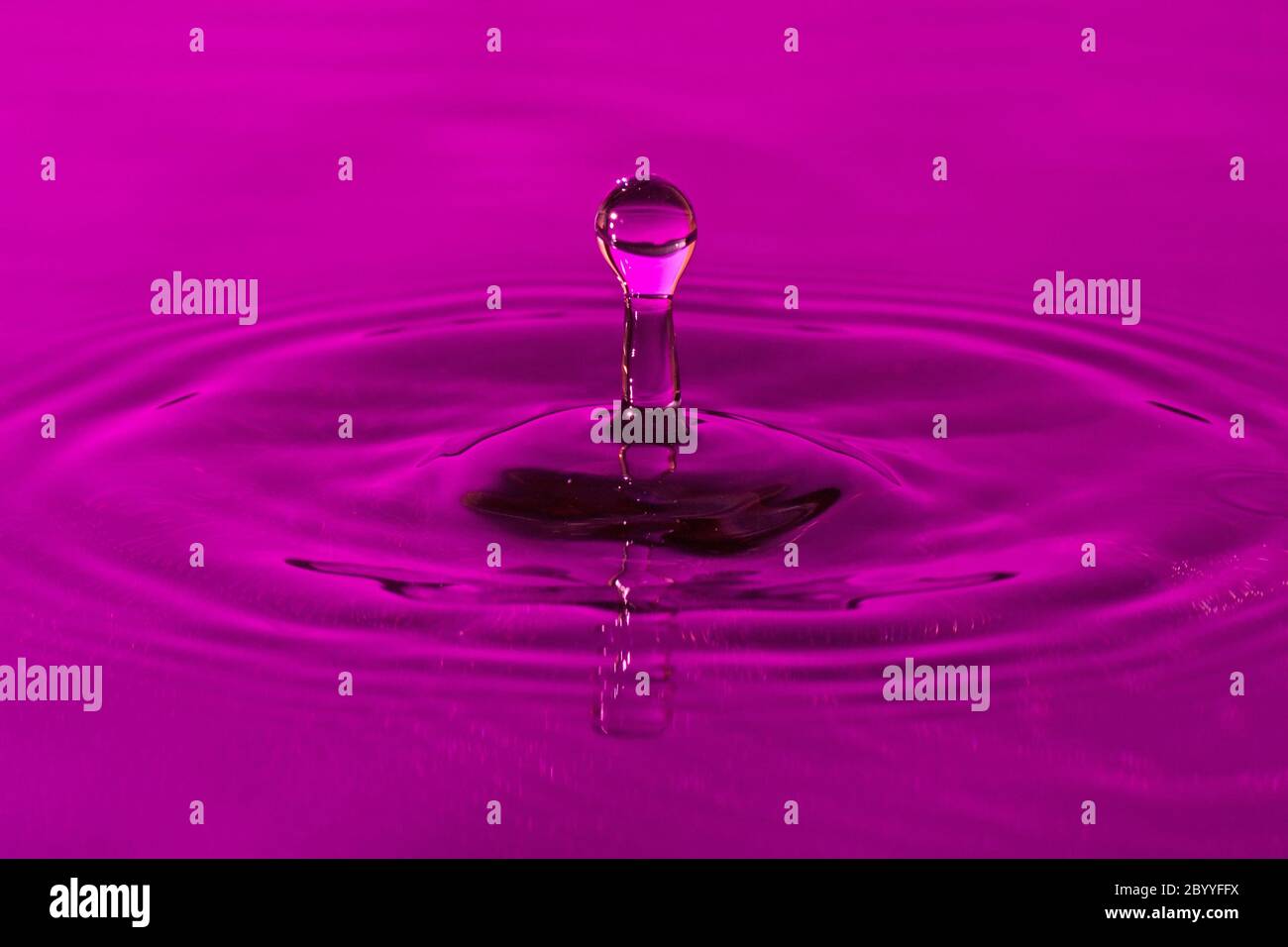 purple water splash Stock Photo - Alamy