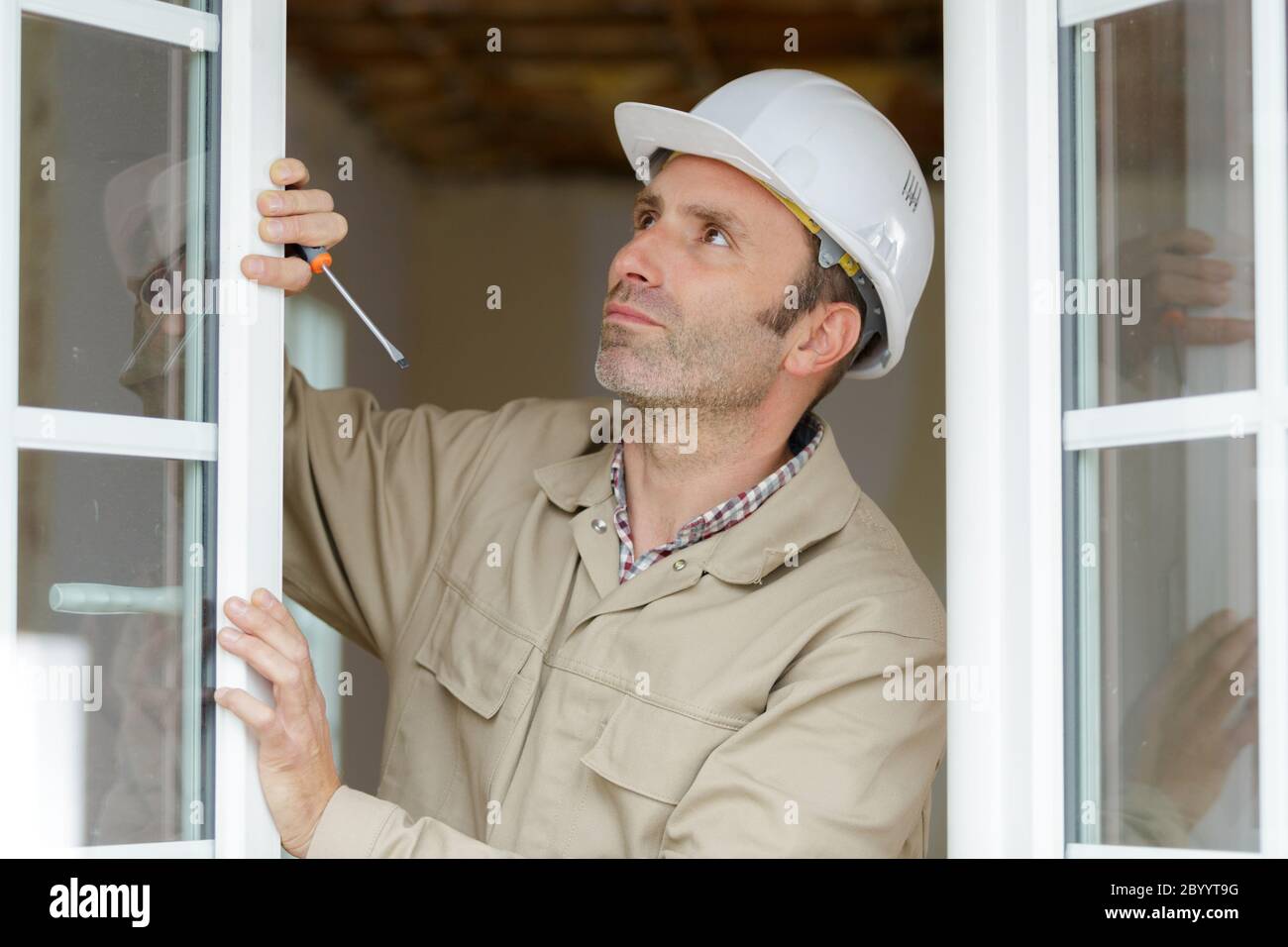 construction worker installing new windows Stock Photo - Alamy