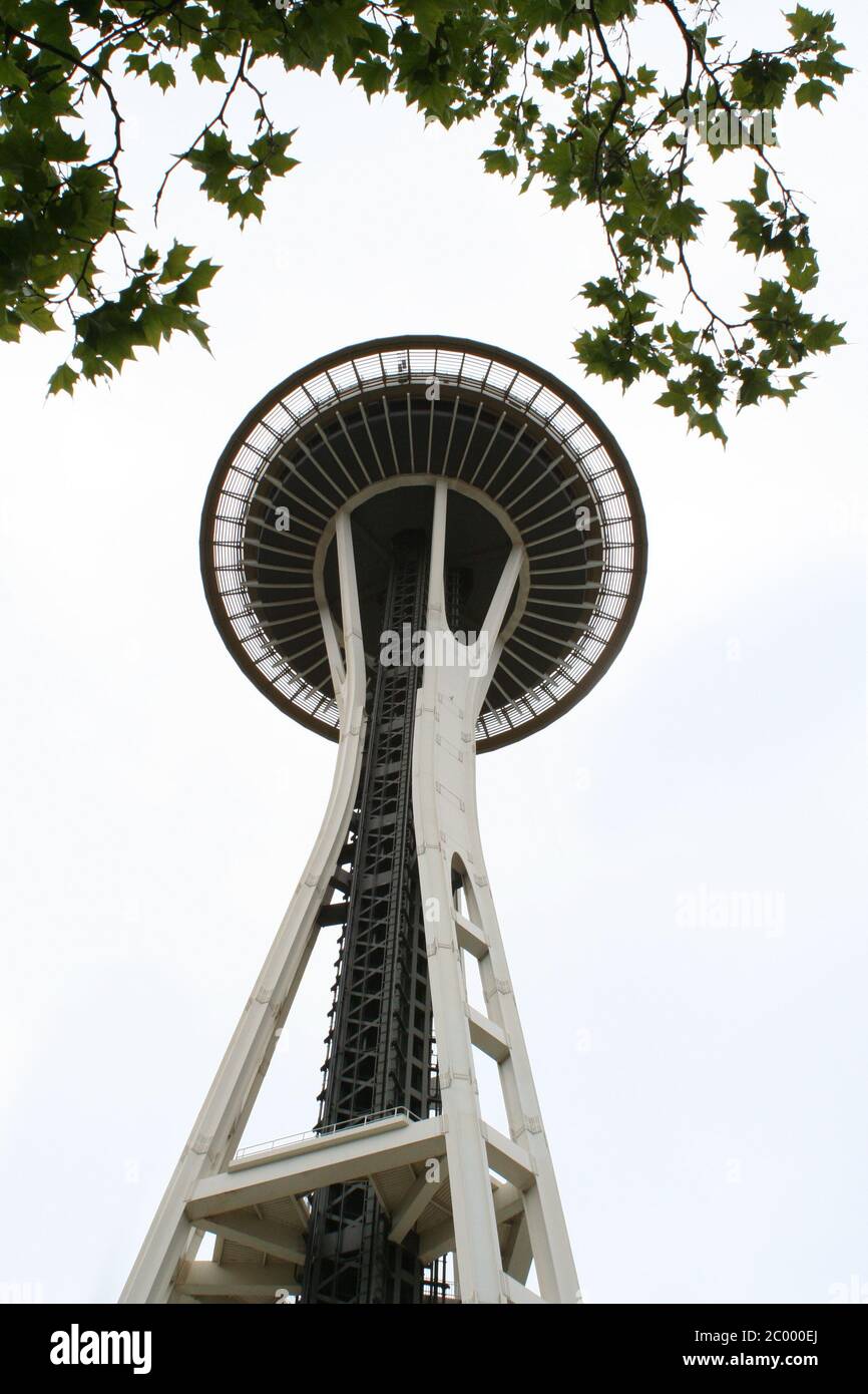 How tall is the seattle space needle hi-res stock photography and ...