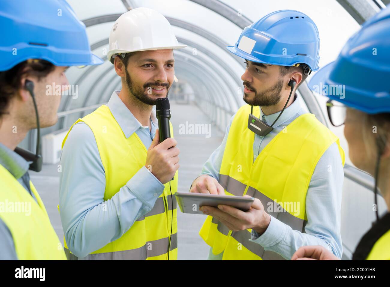 portrait of journalist interviewing engineers Stock Photo - Alamy