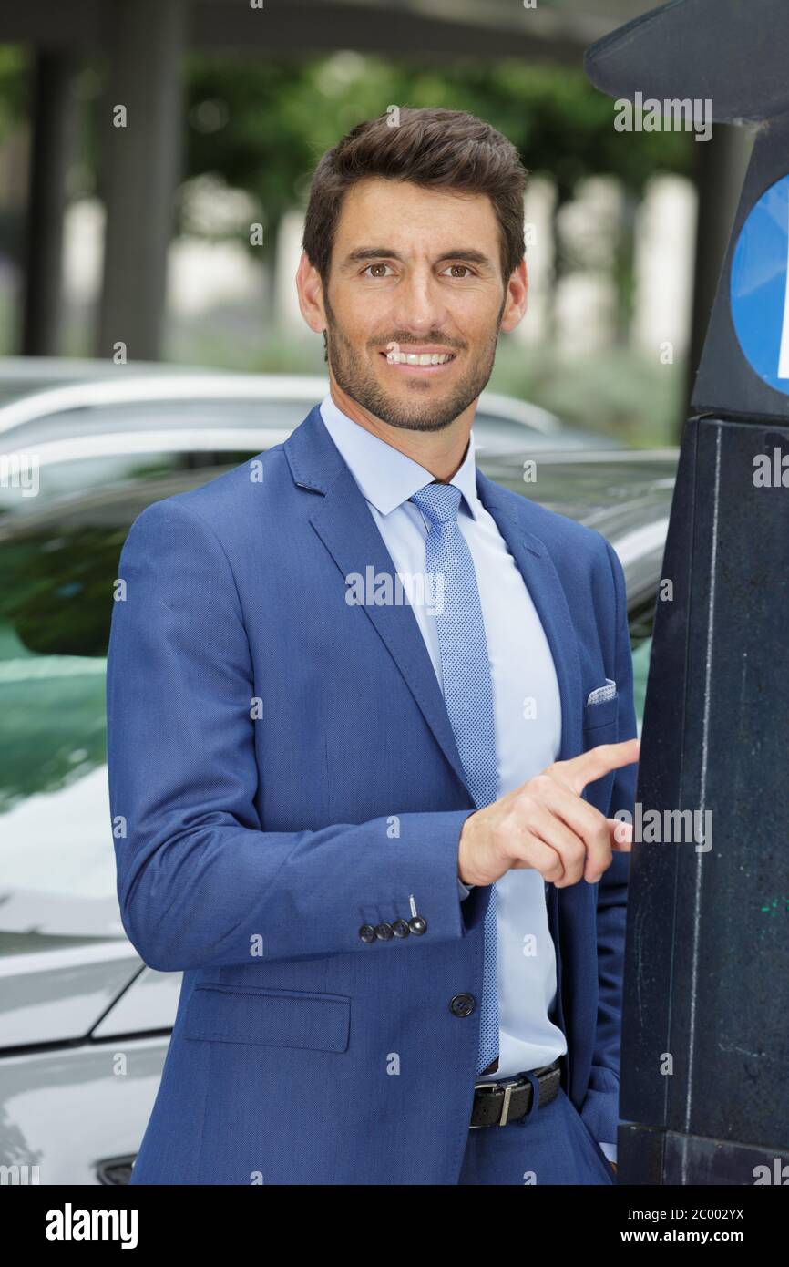 Man pays parking hi-res stock photography and images - Alamy