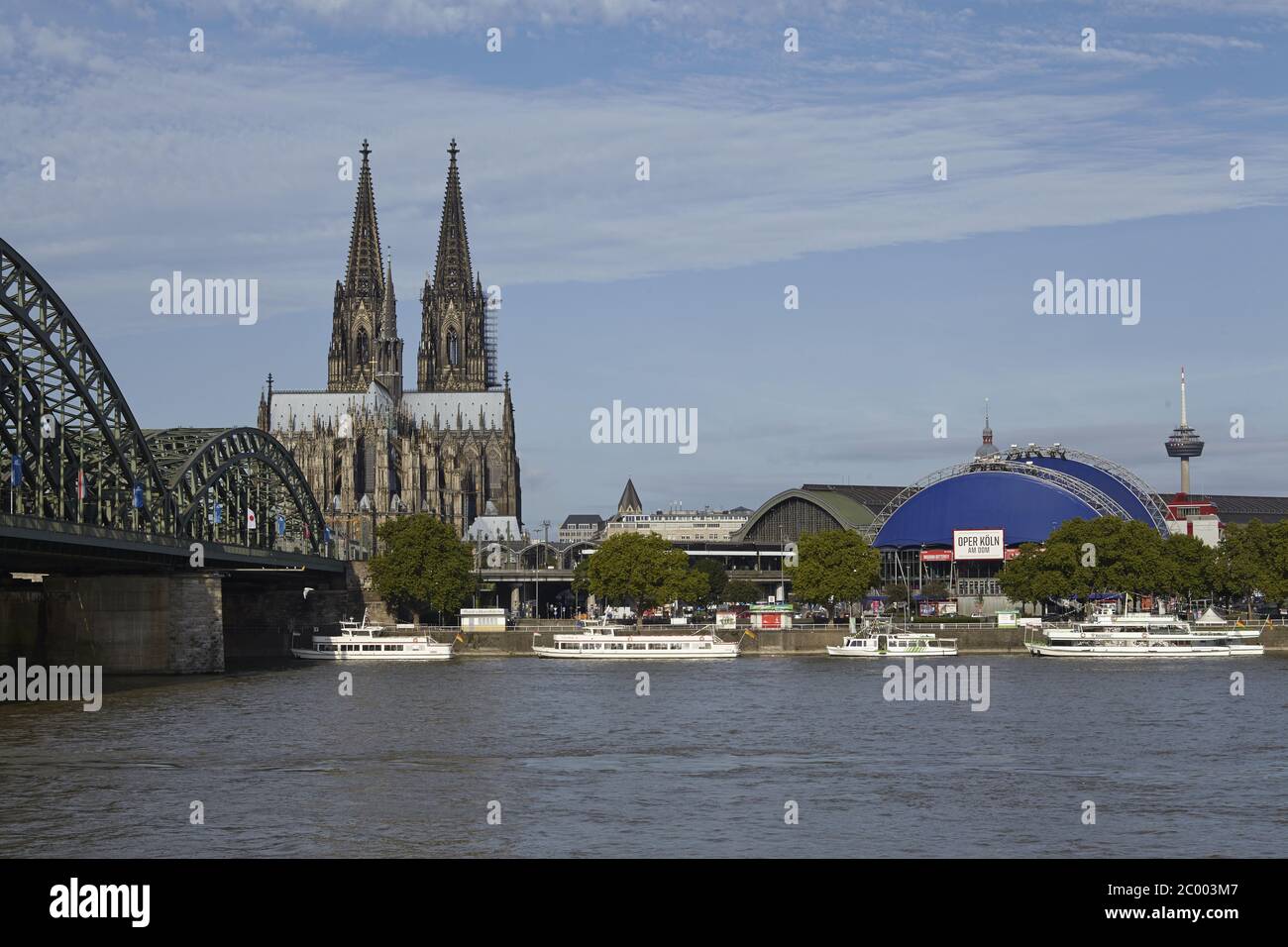Cologne skyline hi-res stock photography and images - Alamy
