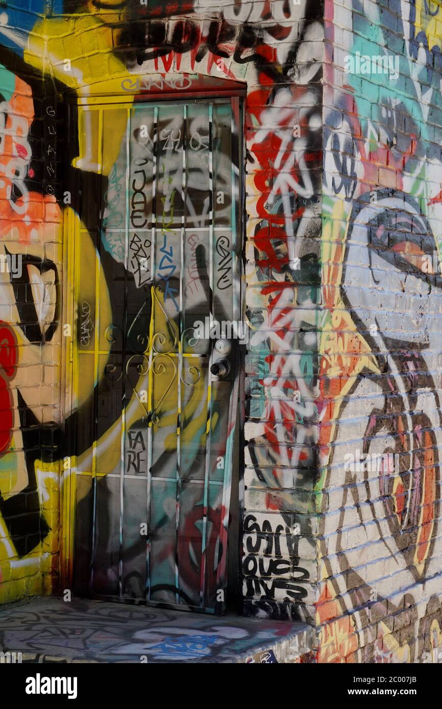 House with graffiti hi-res stock photography and images - Alamy