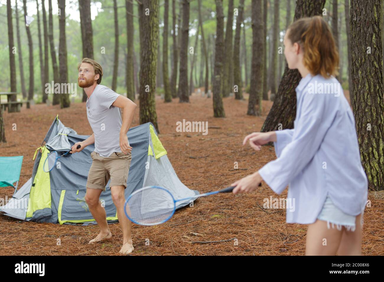 Friends playing badminton hi-res stock photography and images - Alamy