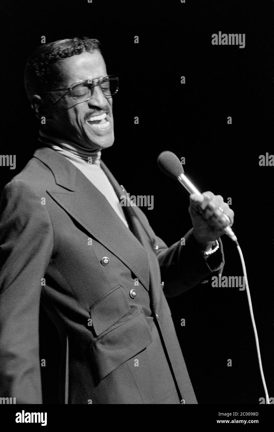 LONDON, UK. Nov 1980: Actor/singer Sammy Davis Jr at the rehearsals for ...