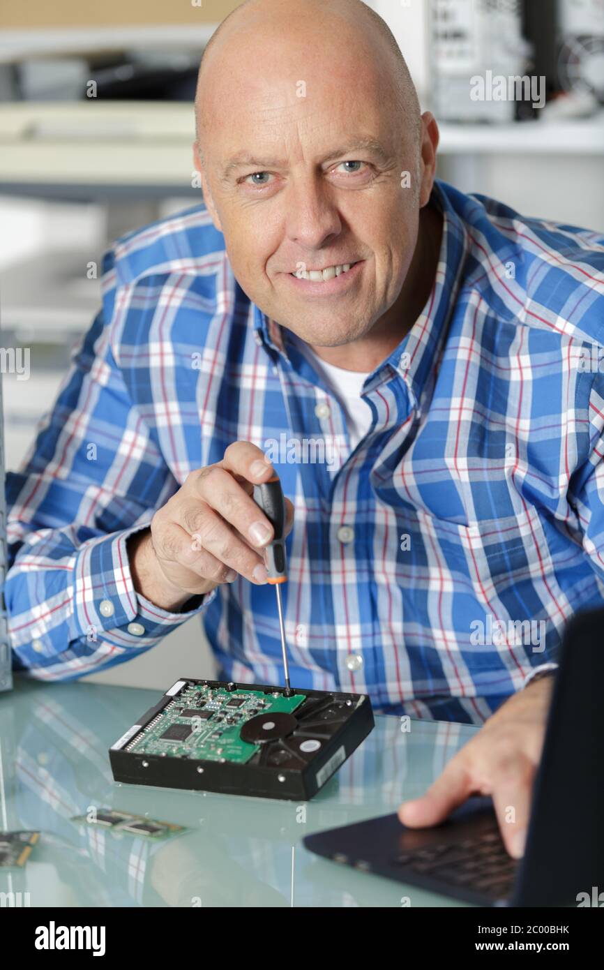 man screws to repair the notebook and hard drive Stock Photo - Alamy