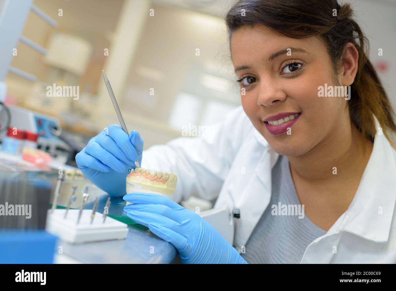 Prosthetics specialist hi-res stock photography and images - Alamy