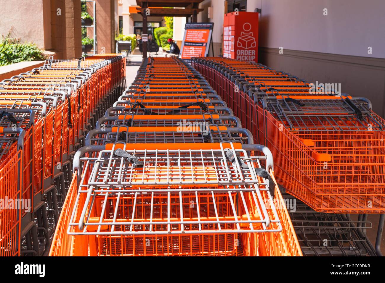 Groceries cart line hi-res stock photography and images - Alamy