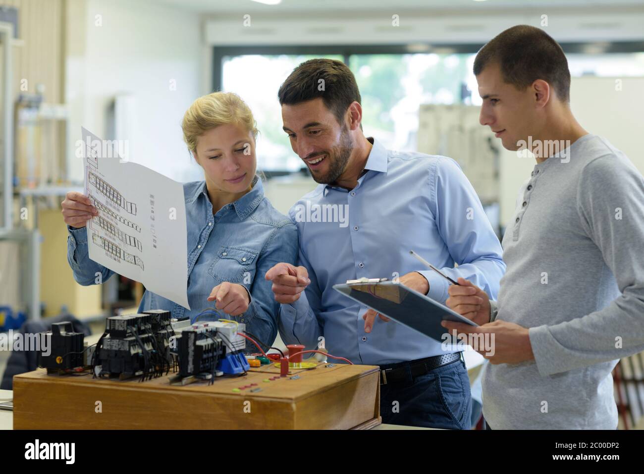 Mechanical engineer students university hi-res stock photography and ...