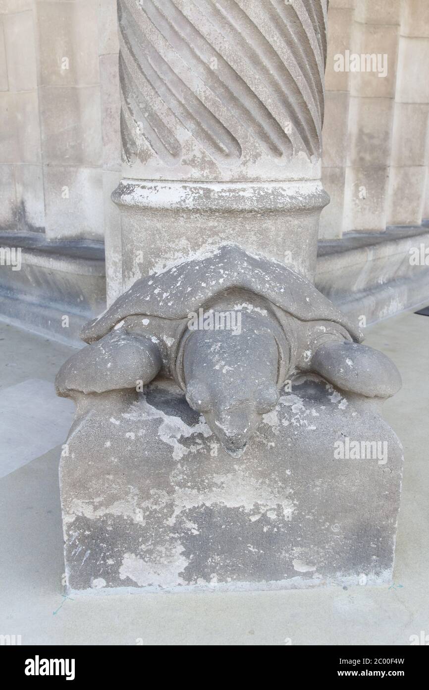 Antoni gaudi basilica ornate hi-res stock photography and images - Alamy