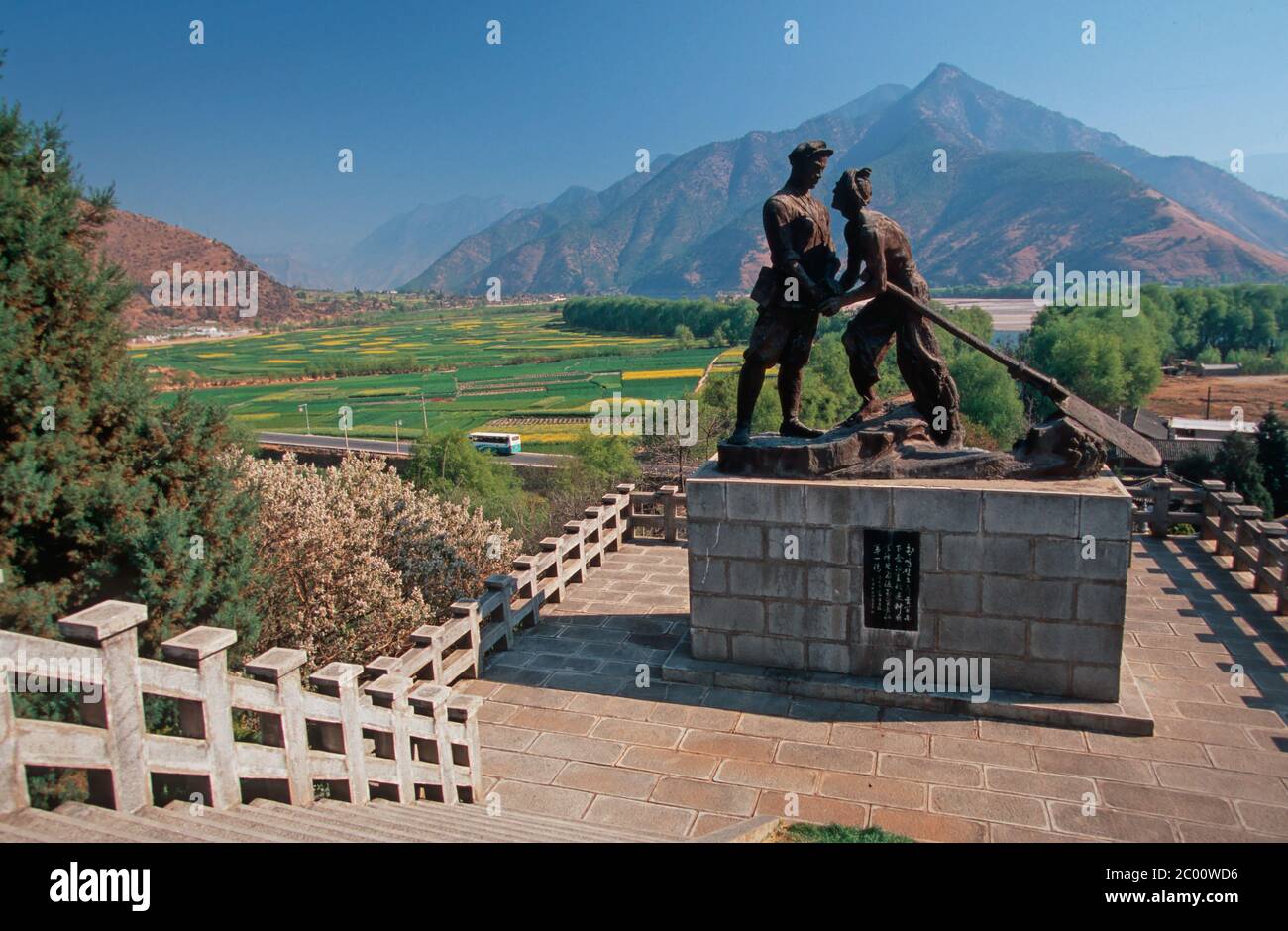 SHI GU NAXI VILLAGE (AT FIRST BEND OF JANGTZE RIVER), YUNNAN, CHINA ...
