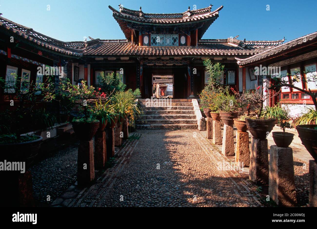 SHI GU NAXI VILLAGE (AT FIRST BEND OF JANGTZE RIVER), YUNNAN, CHINA ...