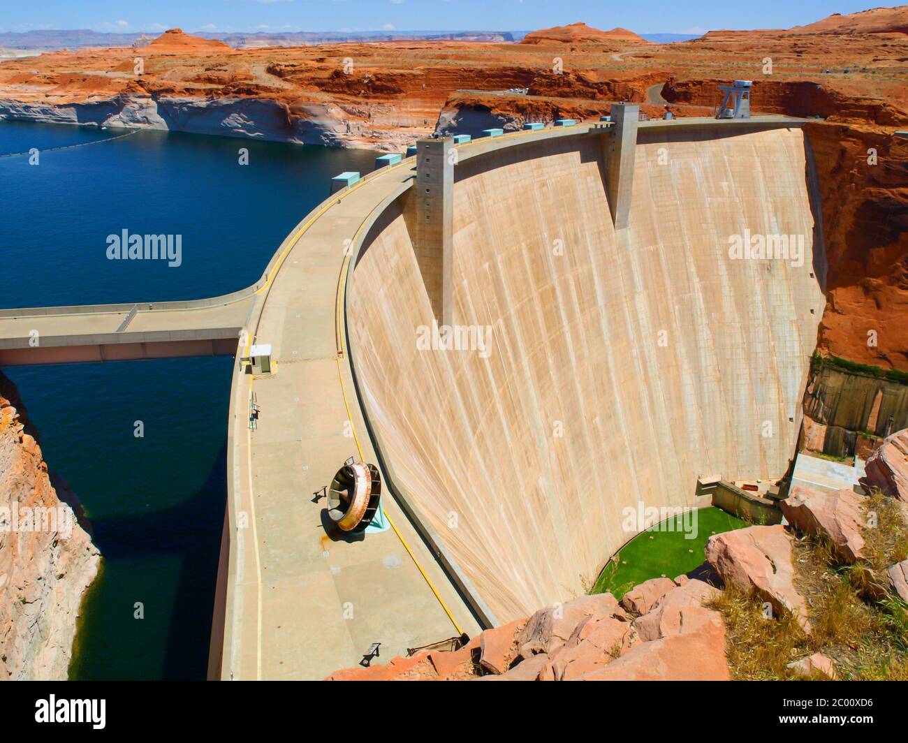 Concrete dam structure hi-res stock photography and images - Alamy
