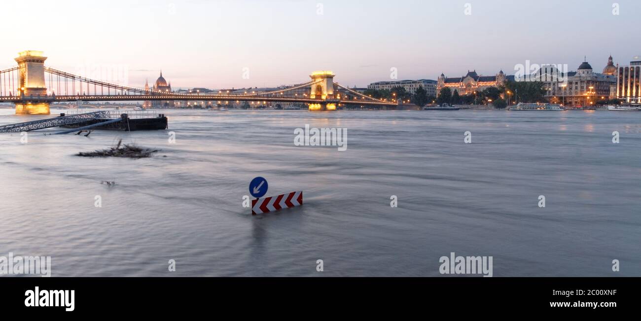 Photo of flooding of the Danube in Budapest Stock Photo - Alamy