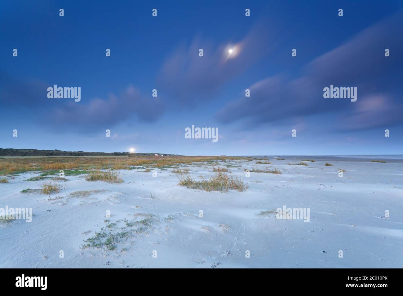 Full moon low hi-res stock photography and images - Alamy